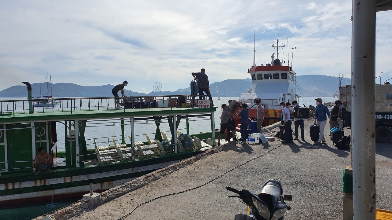 THAY THUYỀN VIÊN PROSPER SUNWAITO TẠI CẢNG NHA TRANG